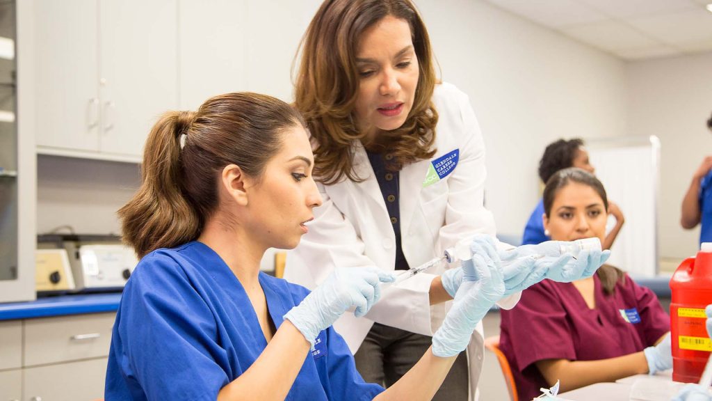 Medical Assistant – Health Care Career Training | Glendale Career College
